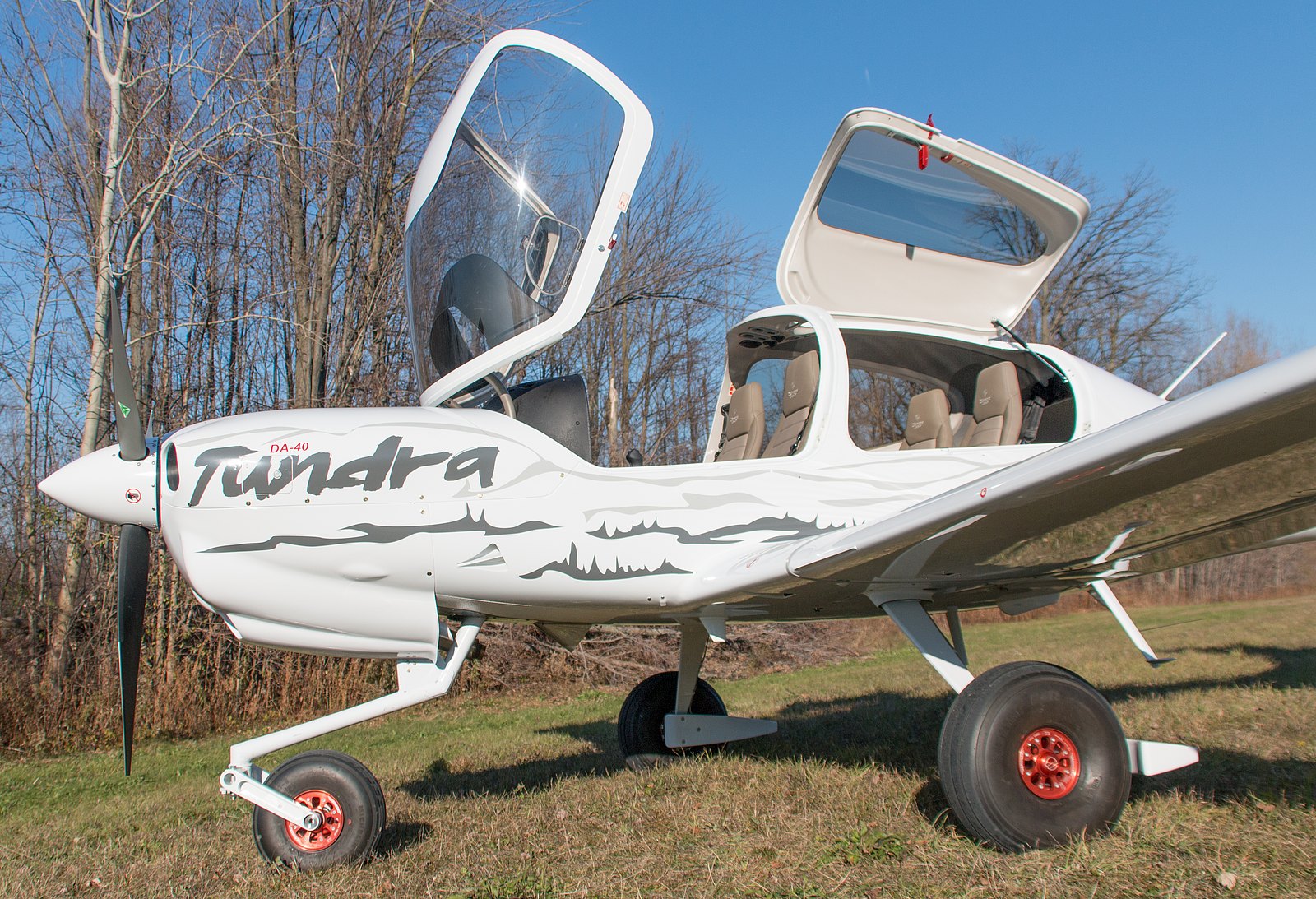 Diamond Aircraft Introduces Jet-Fuel Powered DA40 Tundra At NBAA 2015 ...
