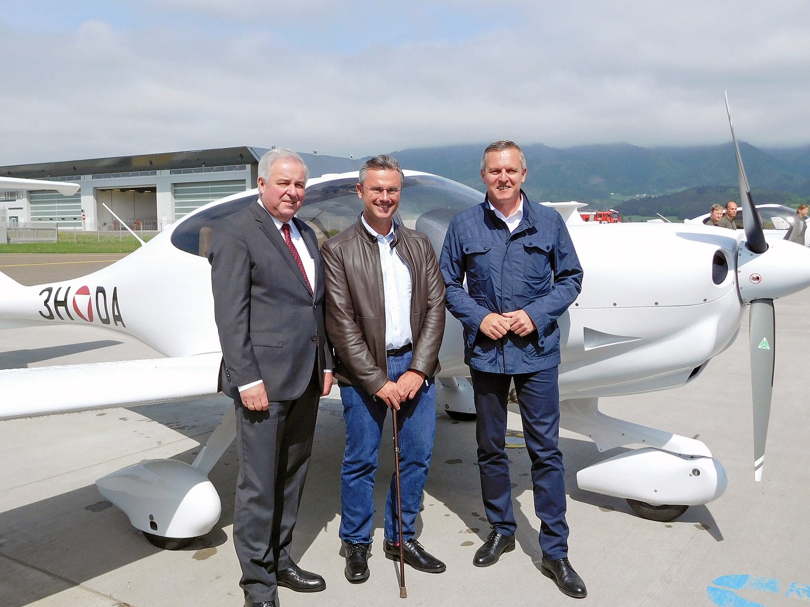 Four DA40 NG Training Aircraft for the Austrian Armed Forces - Diamond ...