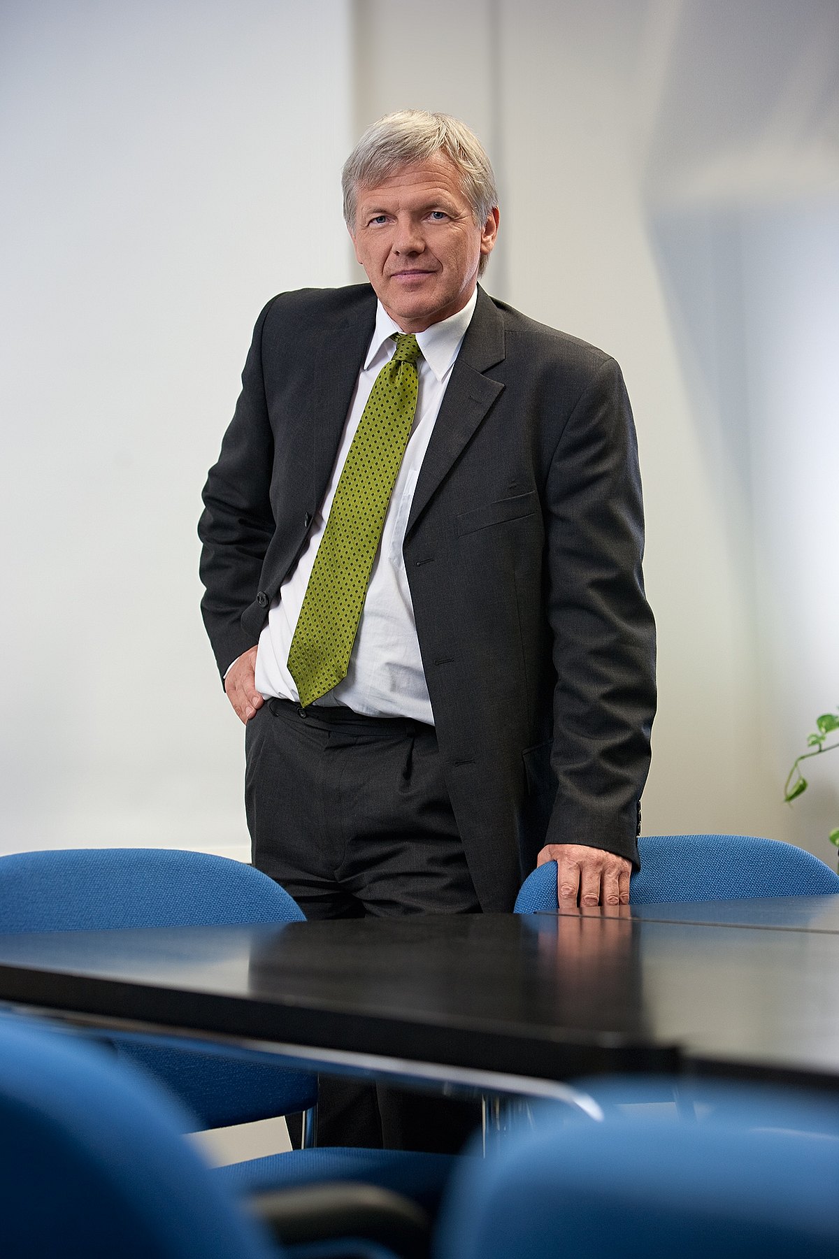 Dr. Berchtold joins Senior Management at Diamond Aircraft - Diamond ...