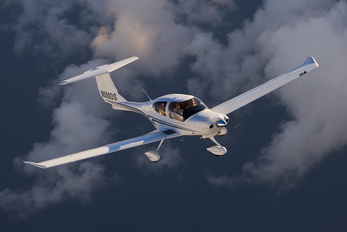 Diamond Aircraft Re Launches The Lycoming Powered DA40 XLT With Garmin diamond-aircraft-re-launches-the-lycoming-powered-da40-xlt-with-garmin