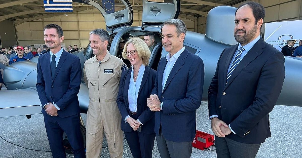 Diamond Aircraft Delivers Three DA62 MPP Surveillance Aircraft to Greek ...