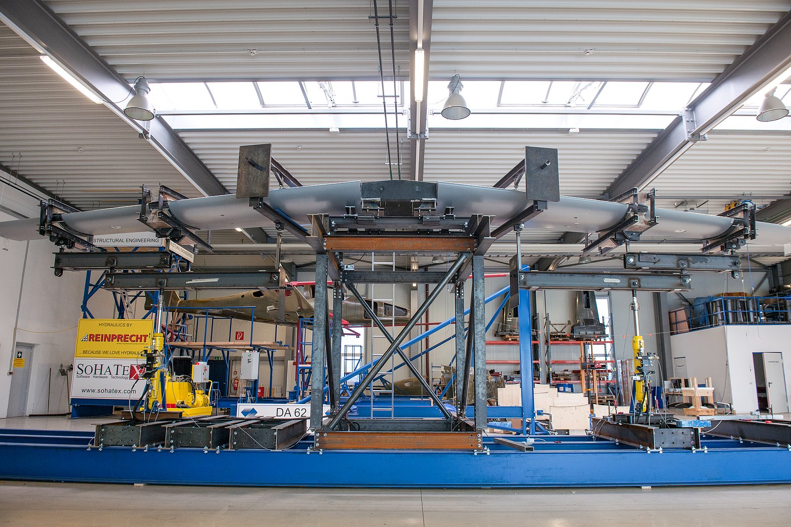 DART Aerobatic Turboprop Trainer - Diamond Aircraft Industries