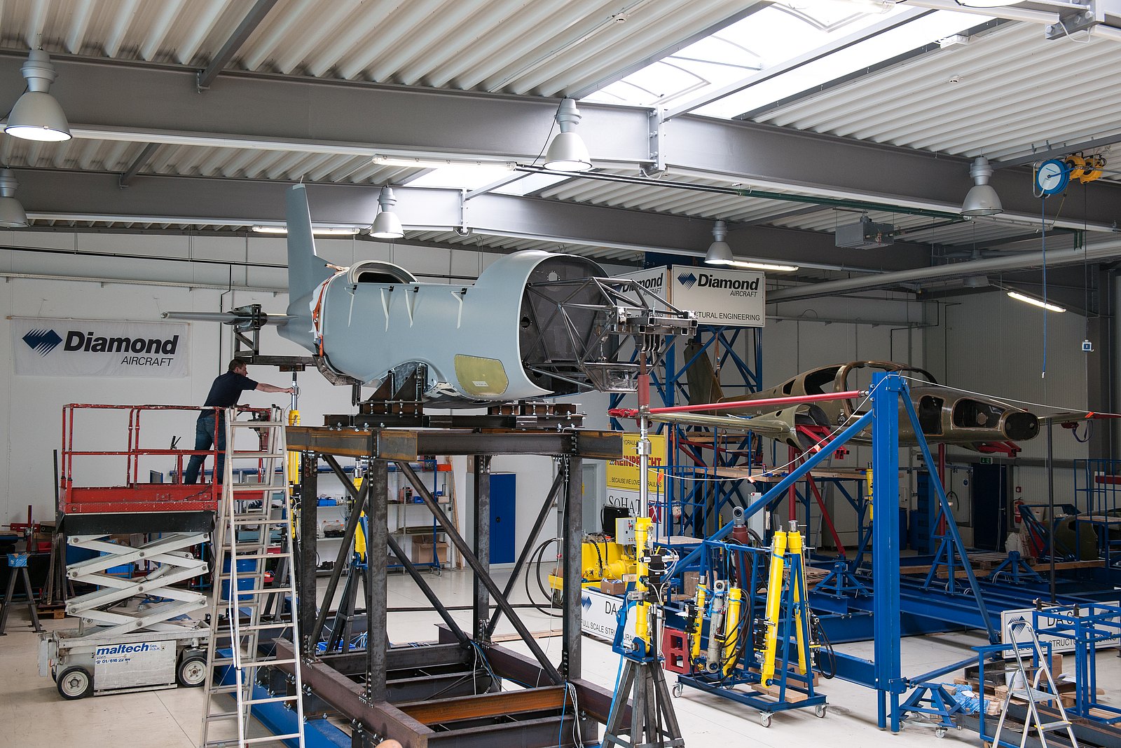 DART Aerobatic Turboprop Trainer - Diamond Aircraft Industries