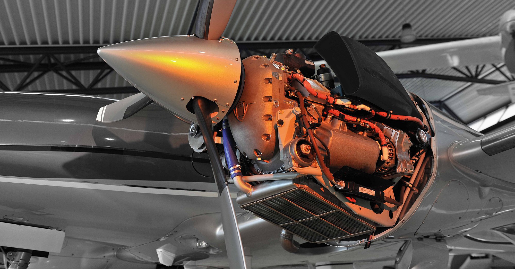 E4 Series - AE300/AE330 - Diamond Aircraft Industries