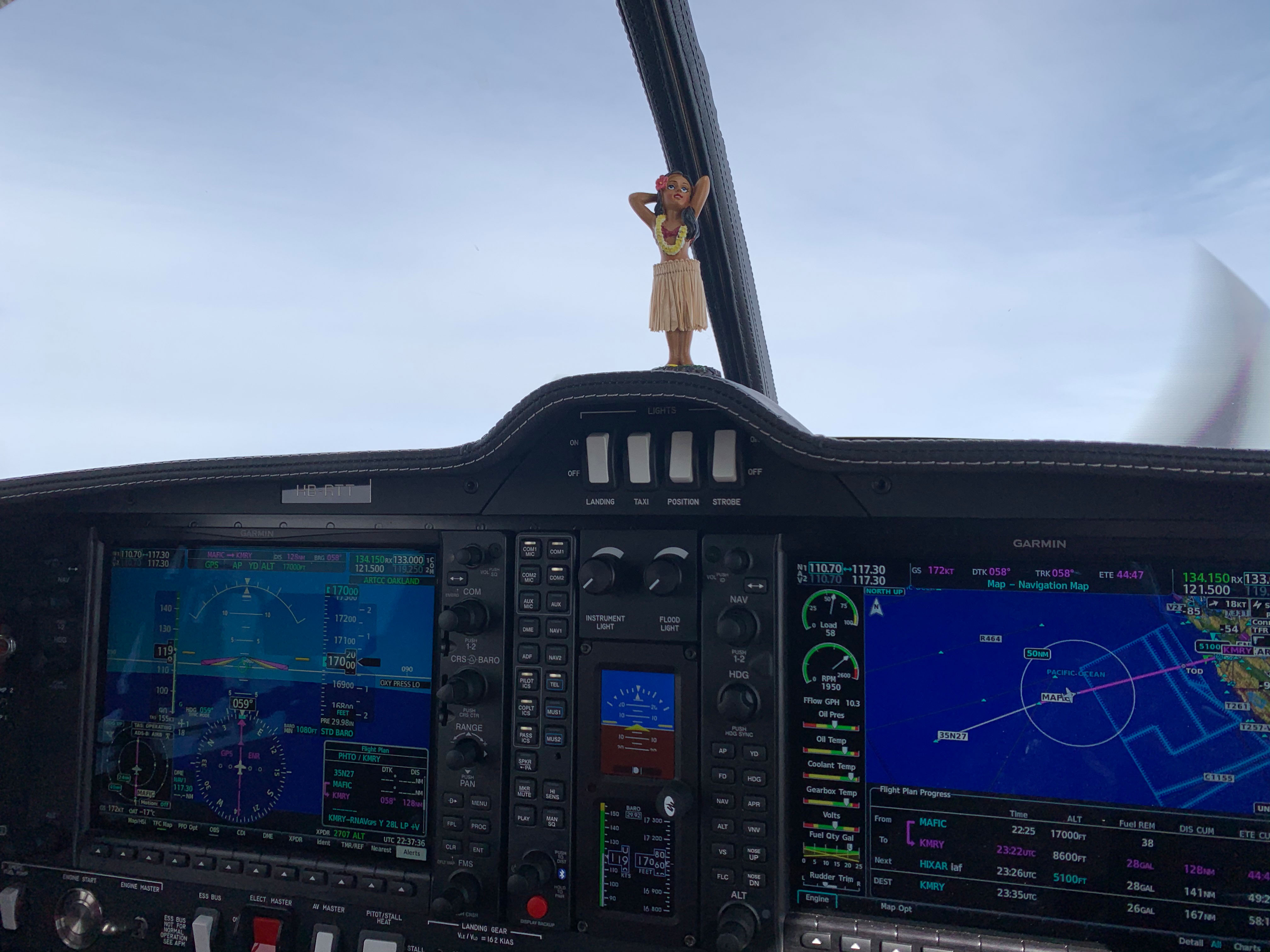 A DA50 RG Flight over the Pacific - Diamond Aircraft Industries