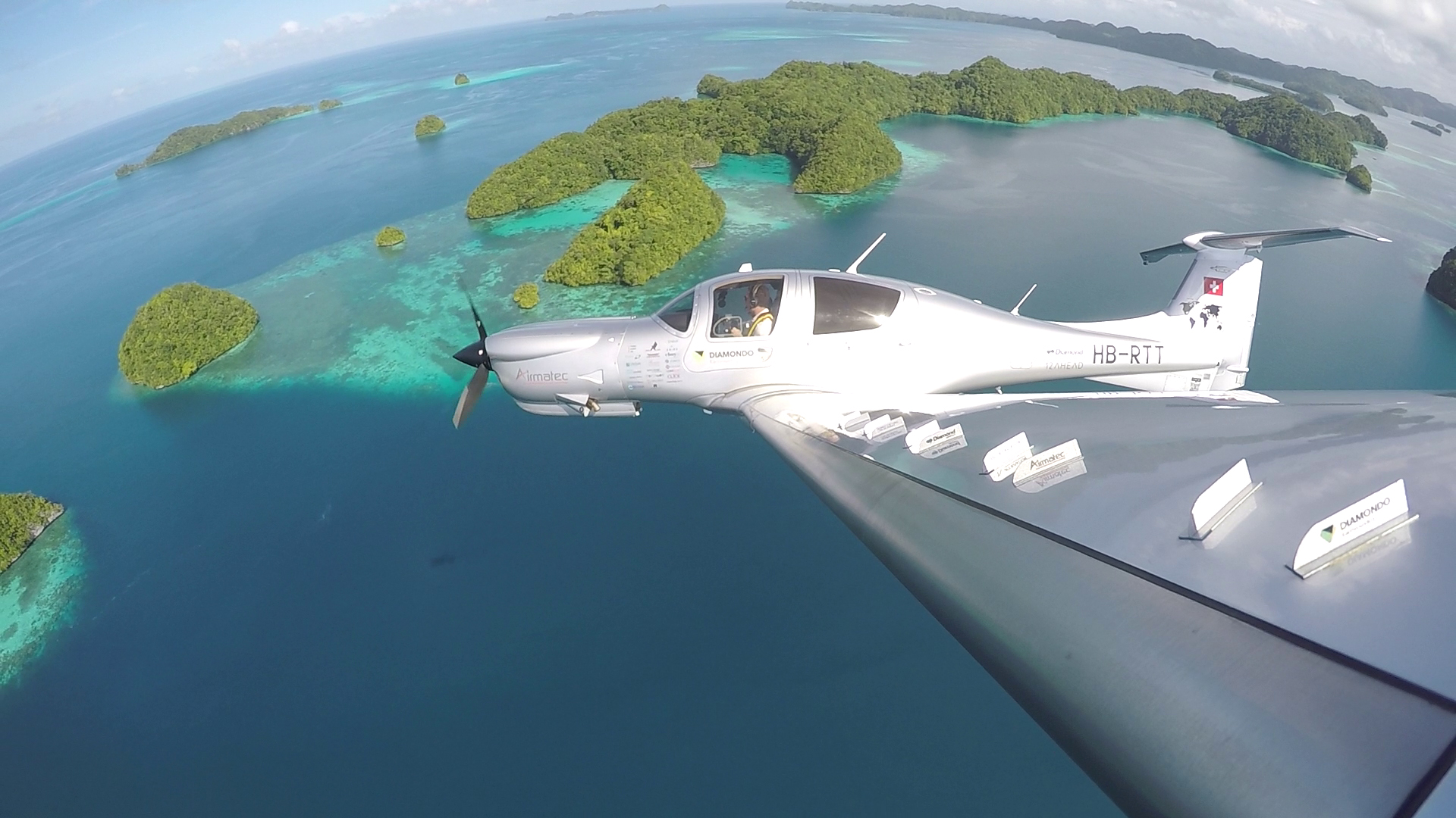 A DA50 RG Flight over the Pacific - Diamond Aircraft Industries