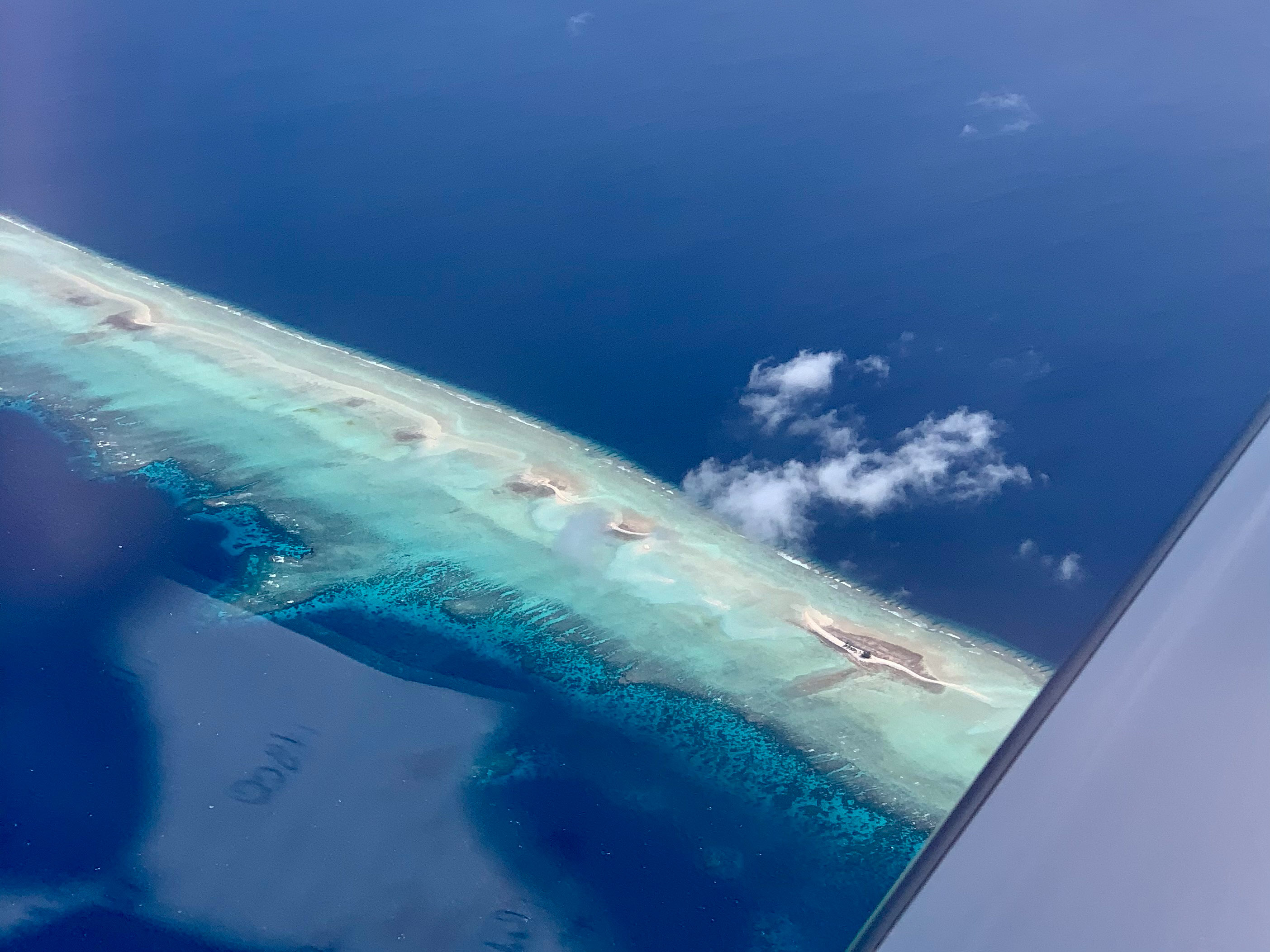 A DA50 RG Flight over the Pacific - Diamond Aircraft Industries