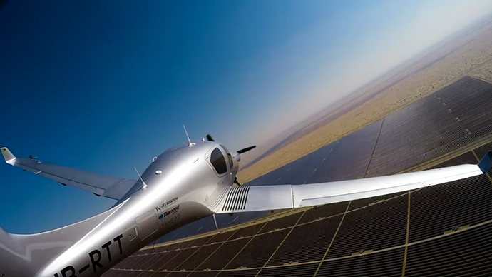 A DA50 RG Flight over the Pacific - Diamond Aircraft Industries