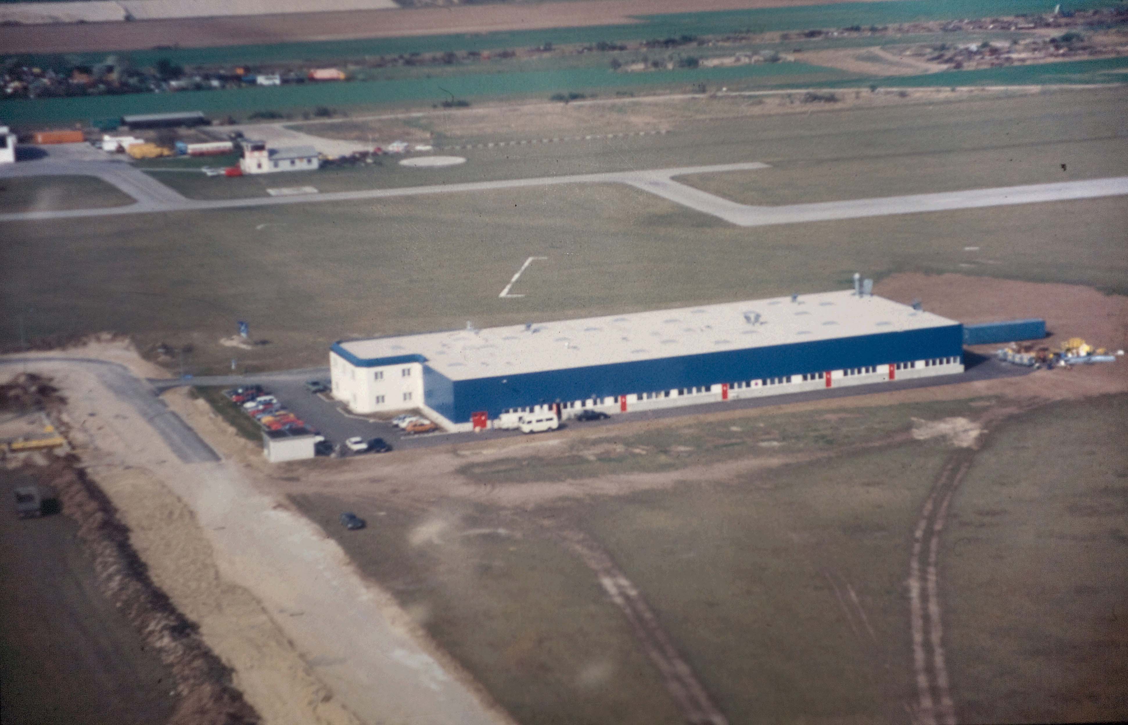 Diamond Faces: A third of a century and still going - Diamond Aircraft ...