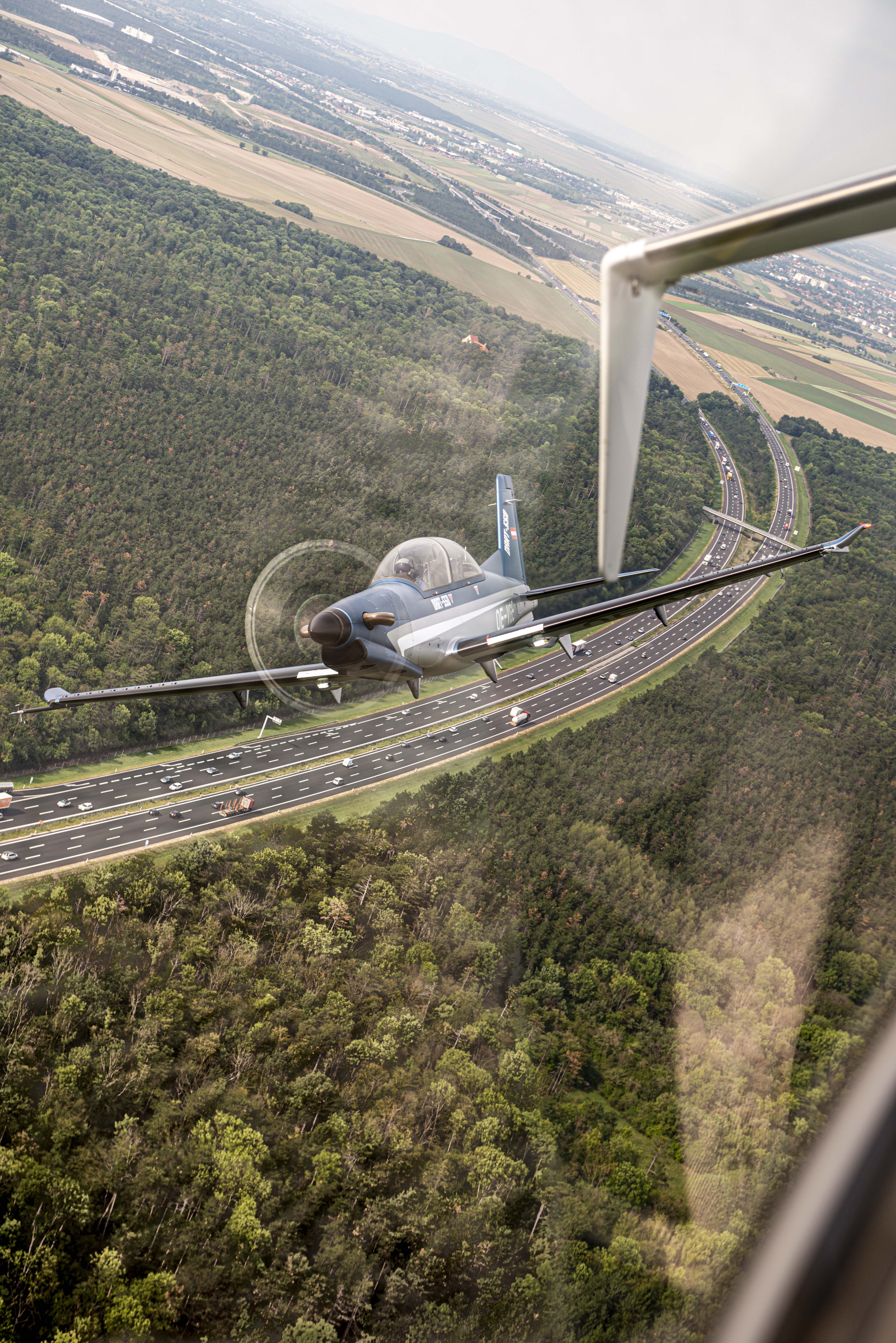 Sparkling Diamond Show at Airpower19 - Diamond Aircraft Industries