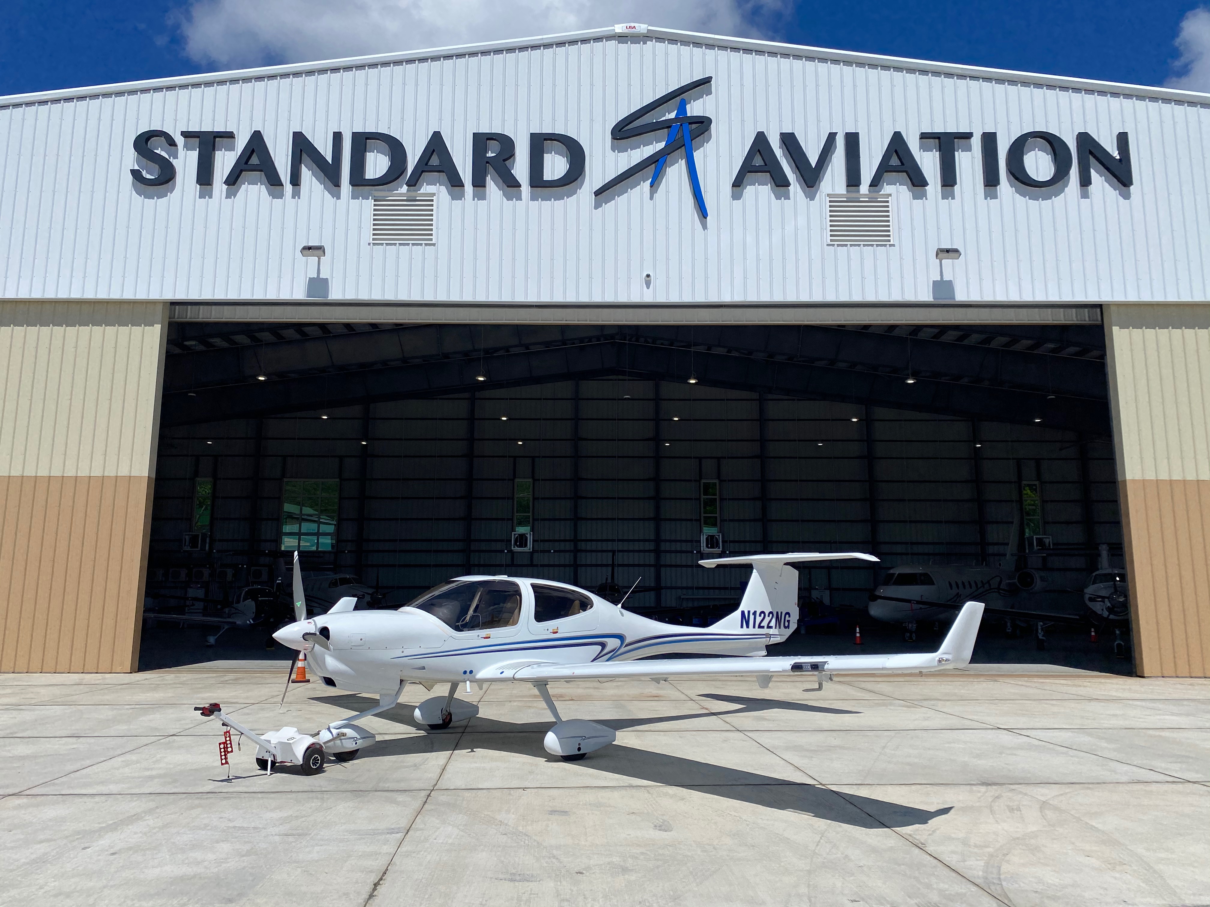First New DA40 NG Delivered to Caribbean Island - Diamond Aircraft ...