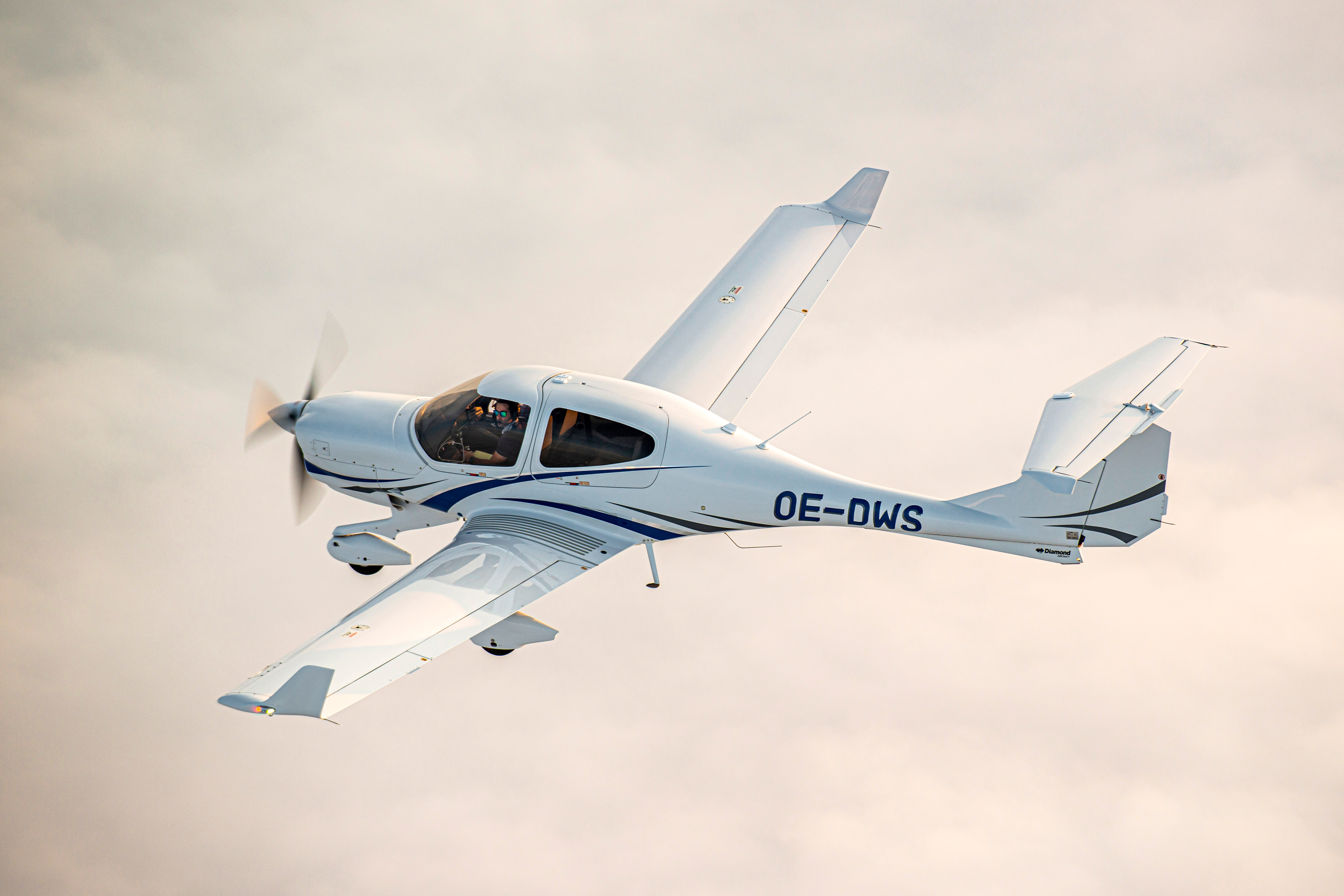 European Flight Academy welcomes two new DA40 NG - Diamond Aircraft ...