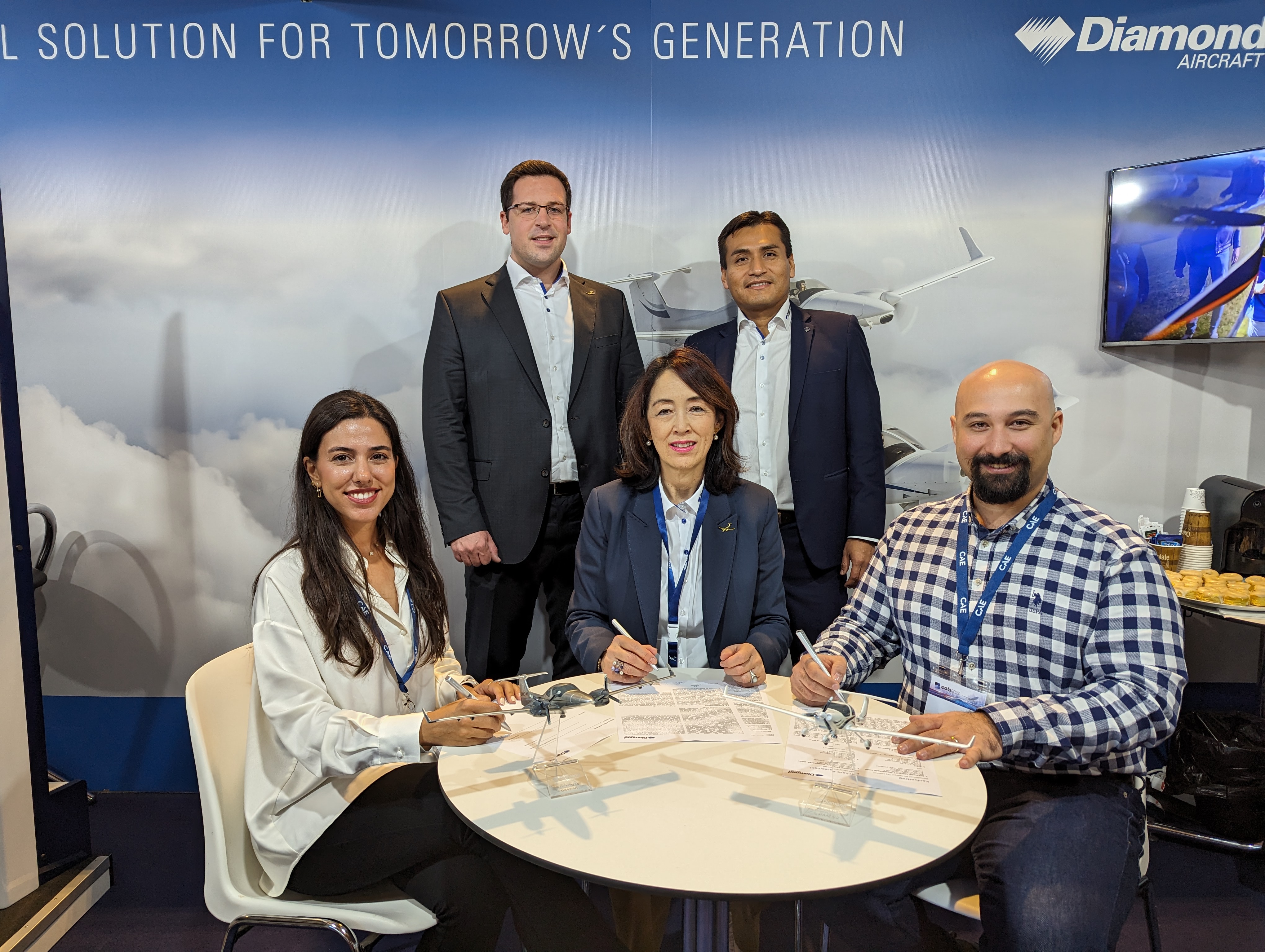 AYJET Flight School orders Diamond Aircraft flight simulator - Diamond ...