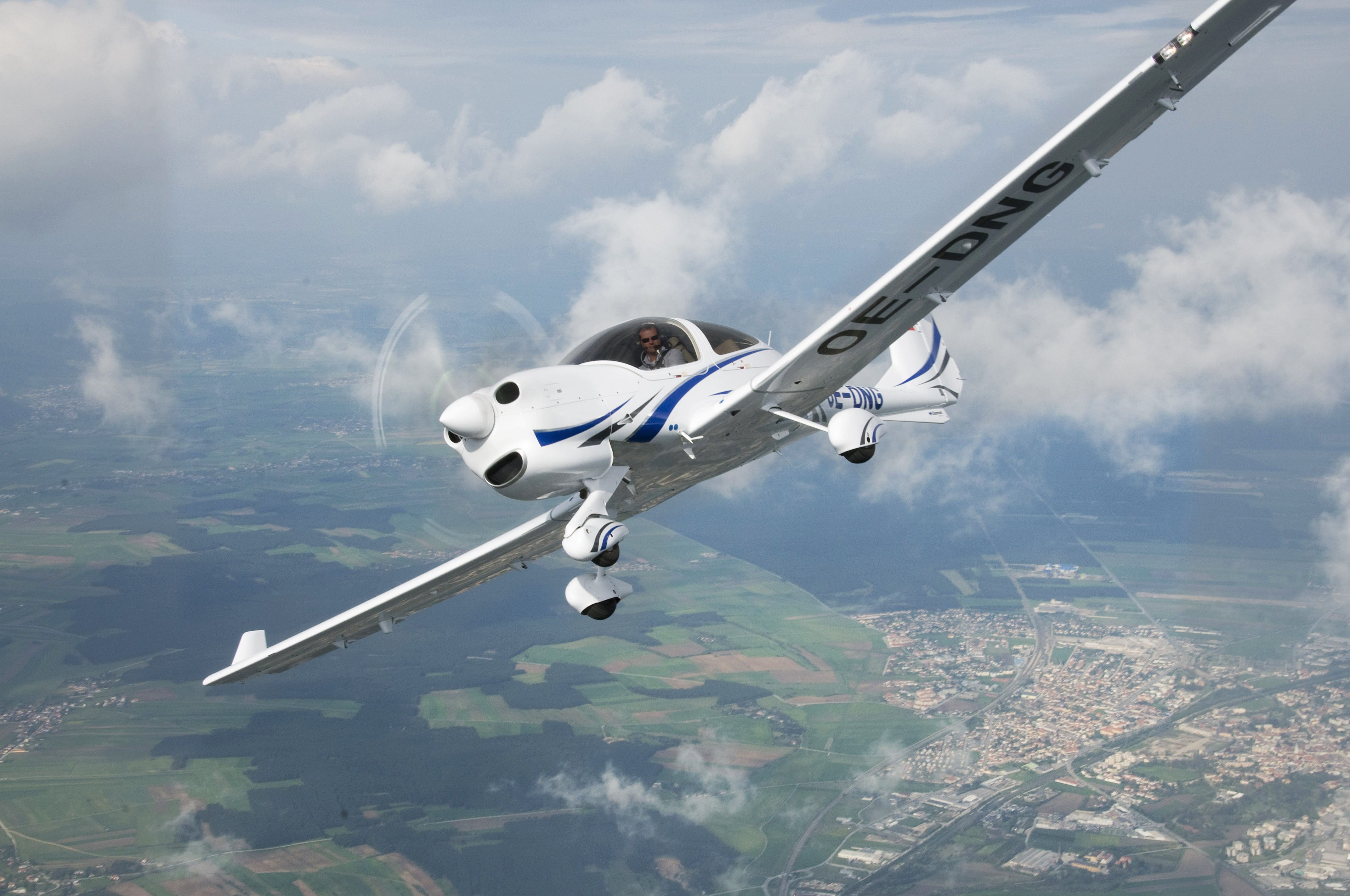 DA40 Series – Airborne innovation - Diamond Aircraft Industries