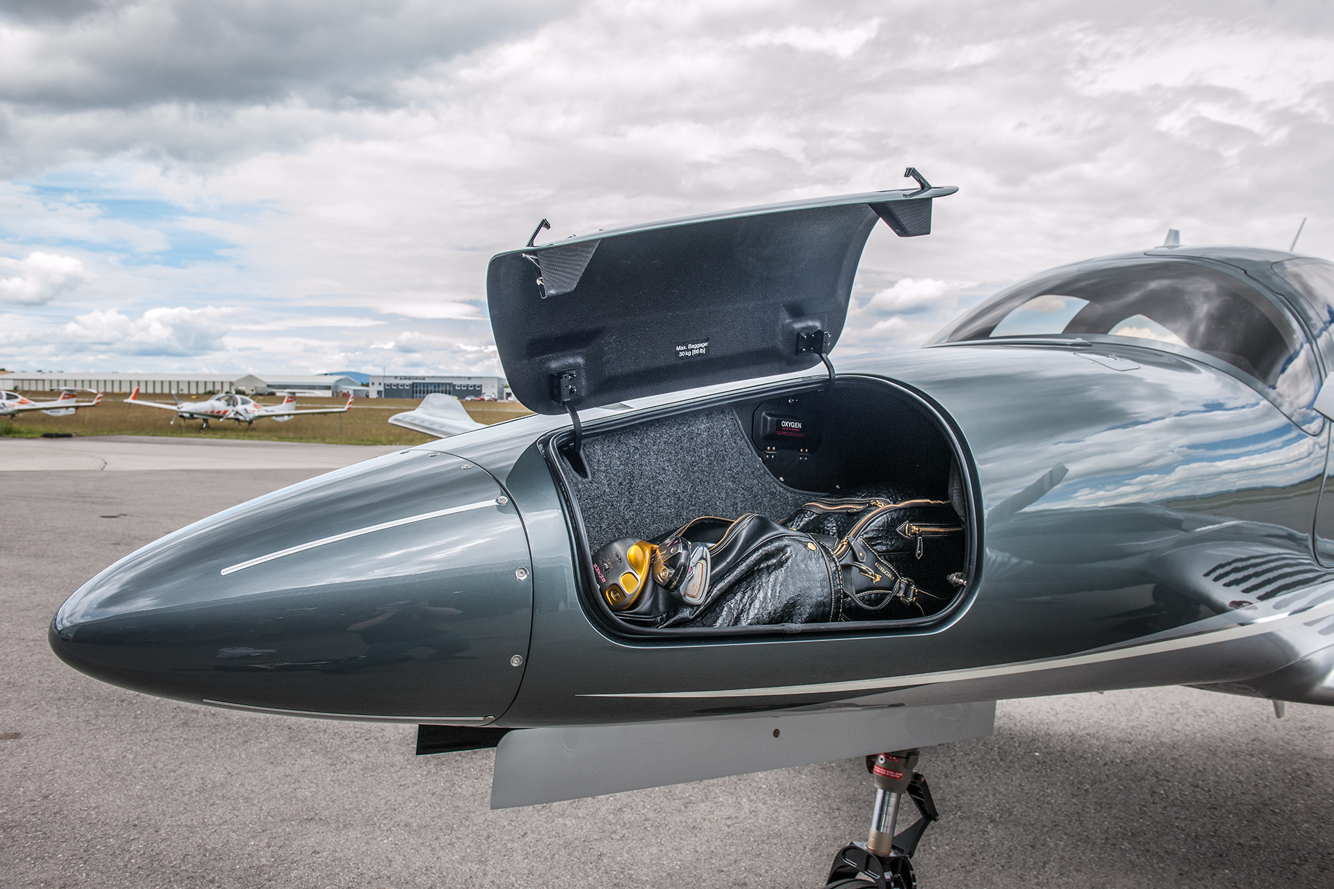 DA62 – Go above and beyond. - Diamond Aircraft Industries