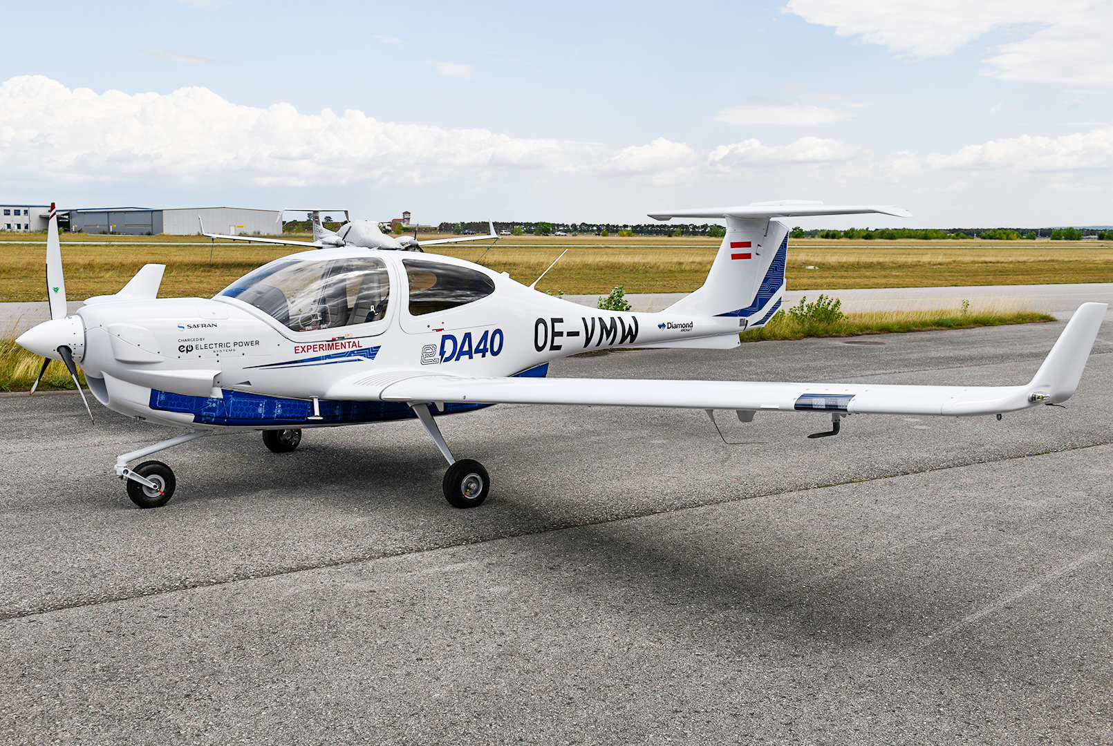 eDA40 - All Electric Aircraft - Diamond Aircraft Industries