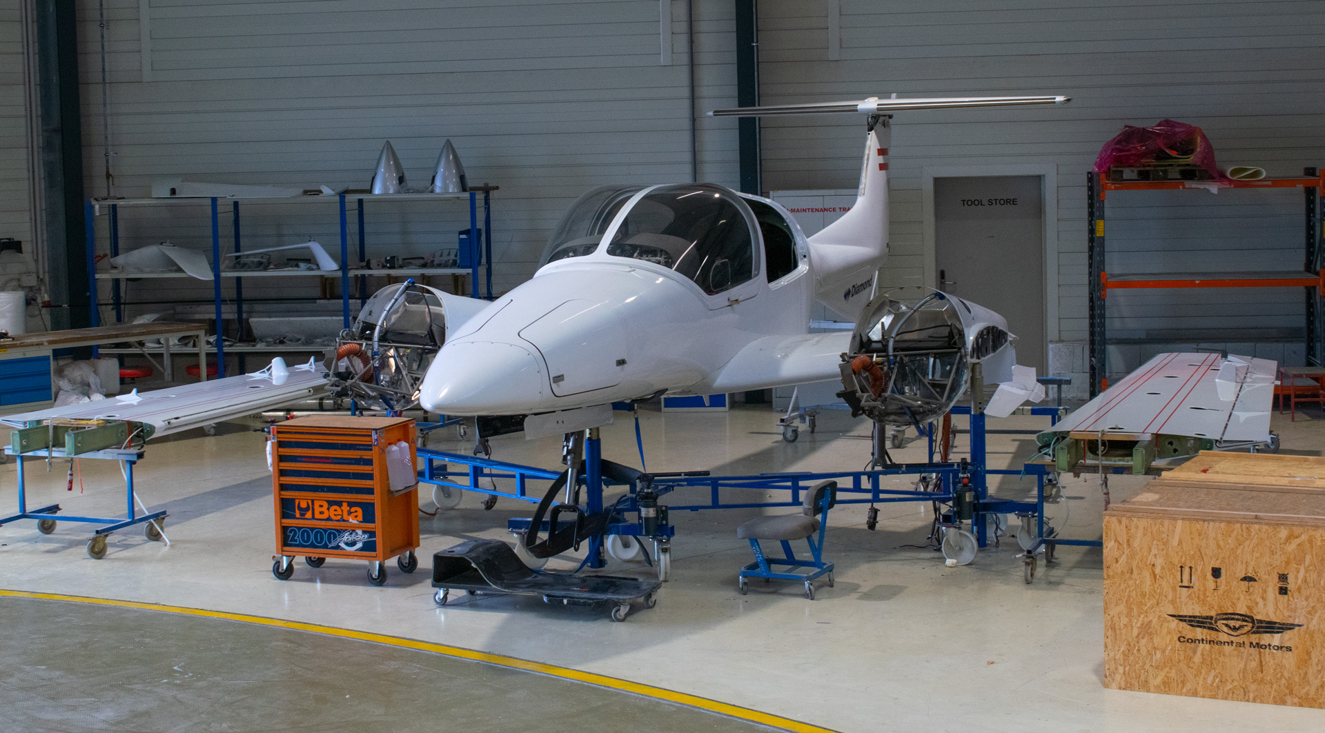 Diamond Factory Maintenance - Diamond Aircraft Industries